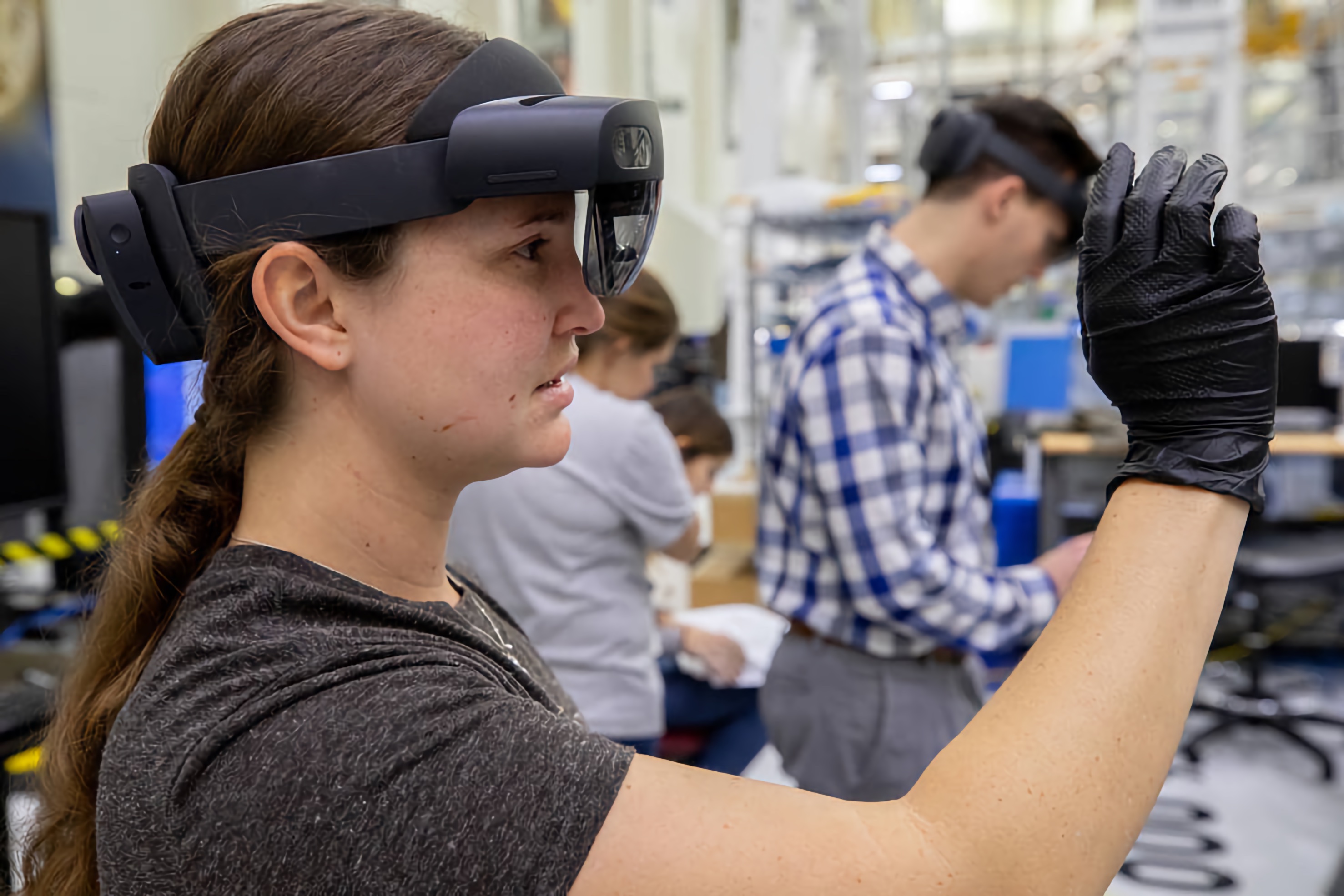 Microsoft HoloLens 2 AR goggles instrumental in new astronaut mission ...