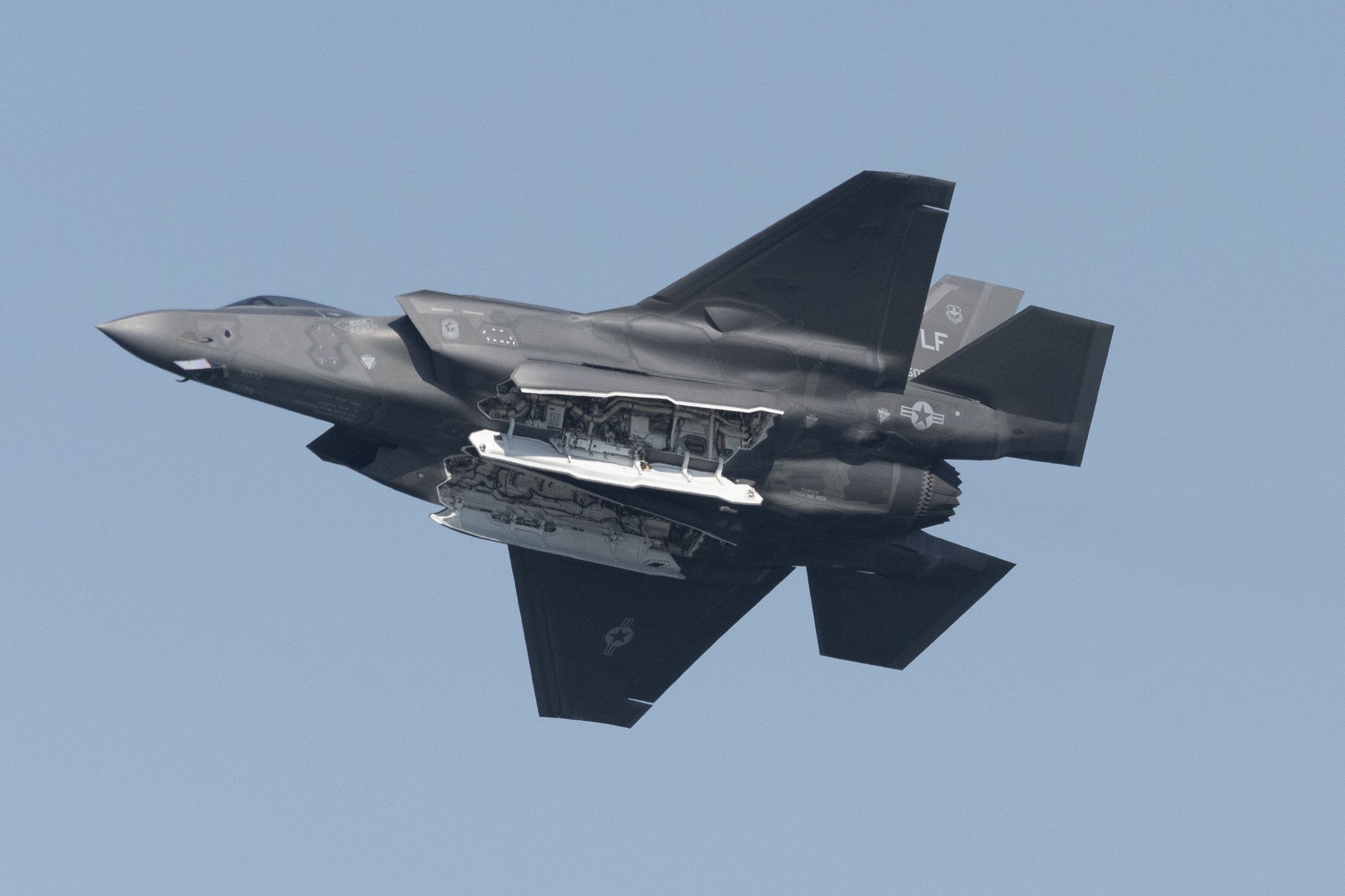 An F-35A successfully dropped an inert B61-12 nuclear bomb [Video]