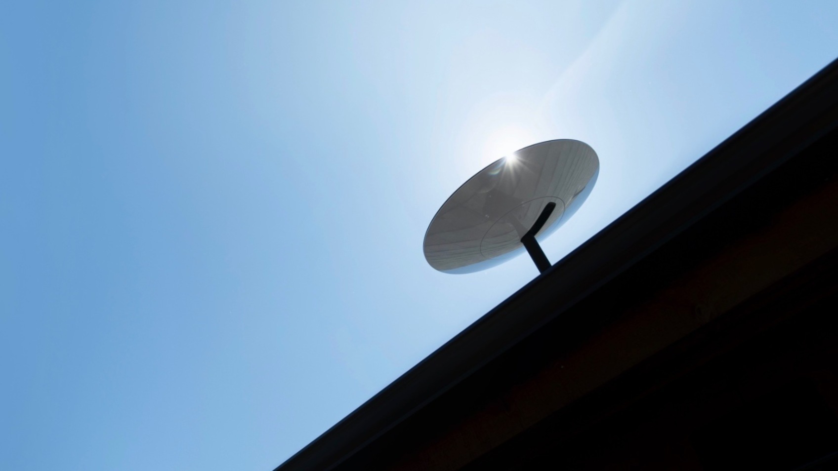 SpaceX is reportedly outsourcing Starlink user terminal production