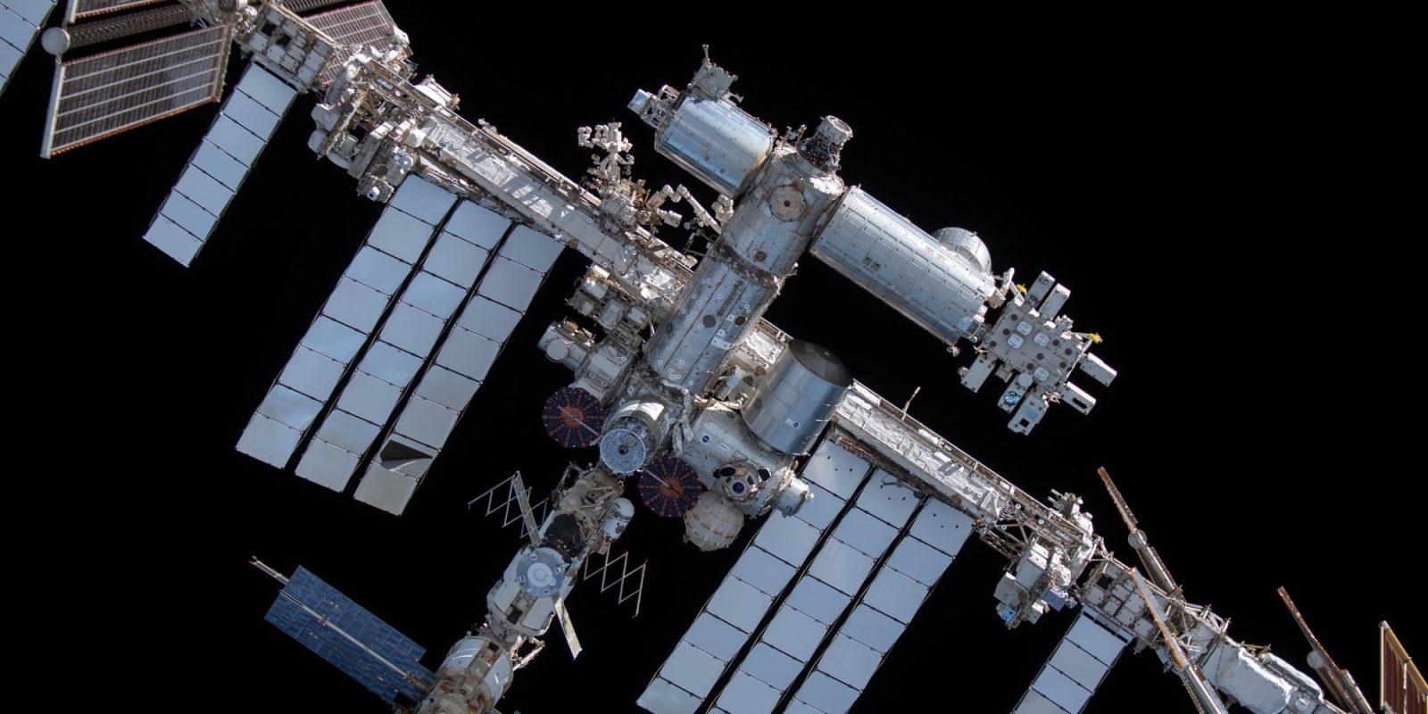 Stunning ISS views from SpaceX Crew Dragon Endeavour flyaround