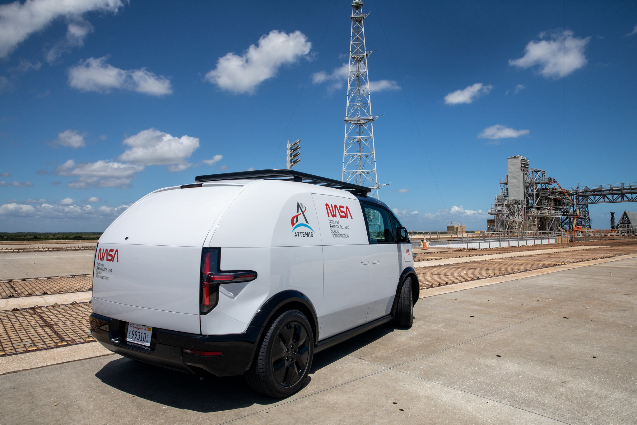 NASA tests Canoo Astronaut transport vehicles at KSC