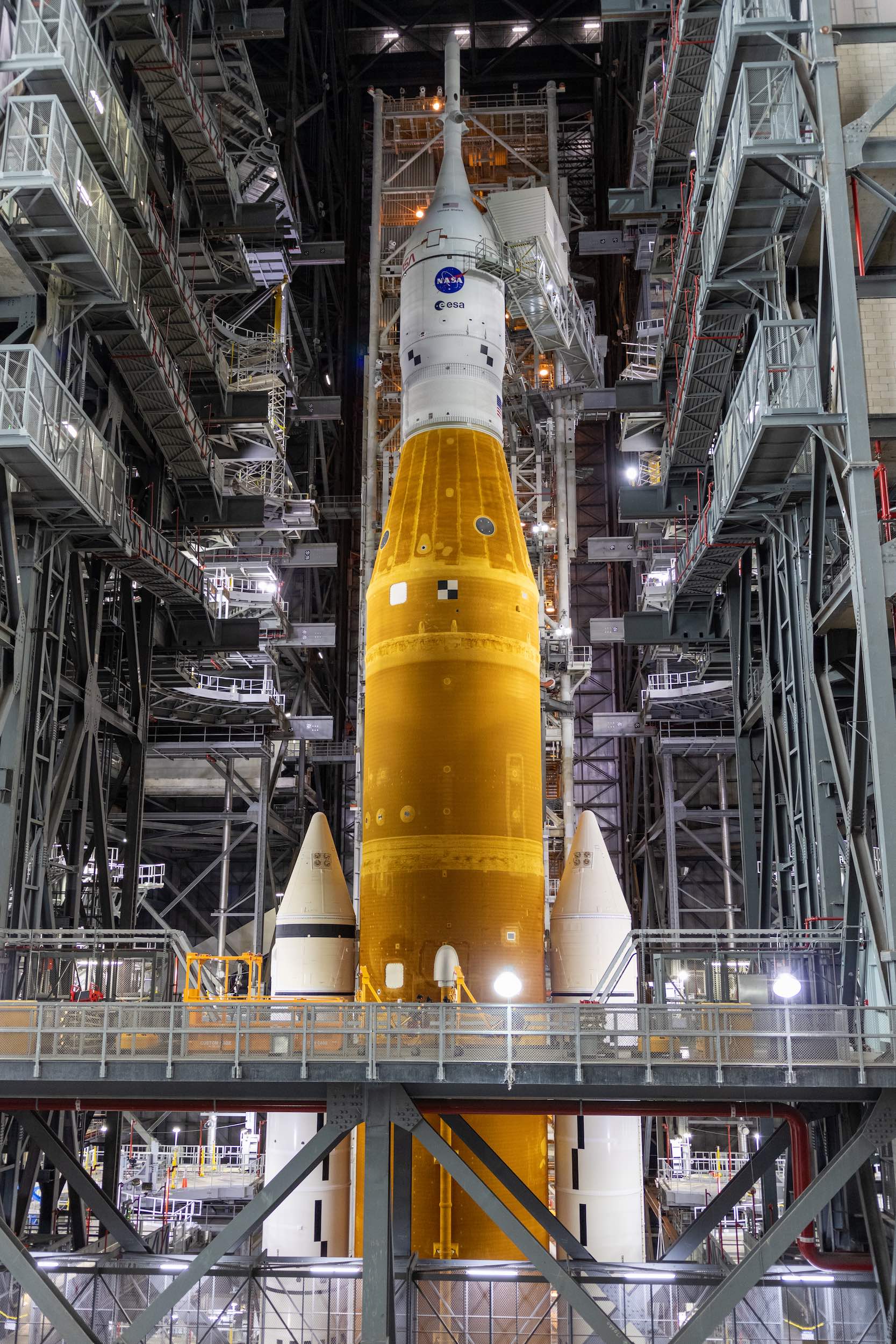 Artemis 1 SLS rocket on the pad ahead of launch [Gallery]
