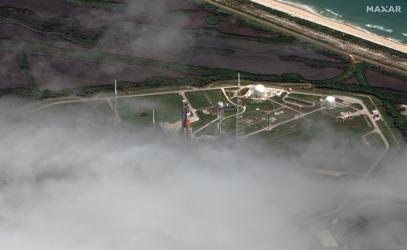 Maxar Artemis 1 Satellite Photos on the Launchpad