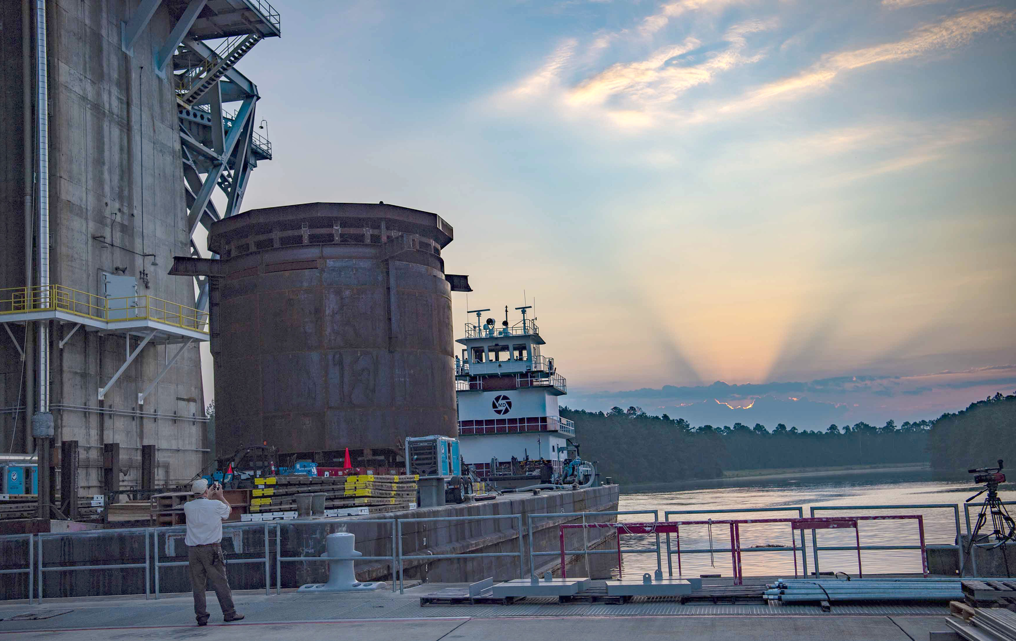 SLS Exploration Upper Stage Interstage test article arrives at Stennis ...