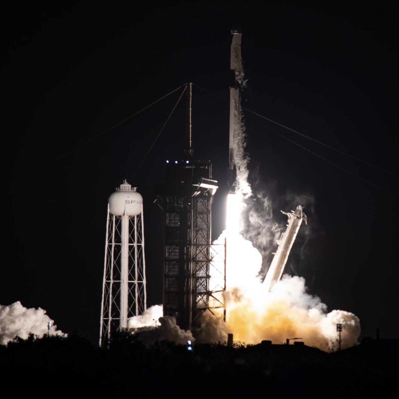 SpaceX CRS-27 Dragon resupply mission launches toward the International ...