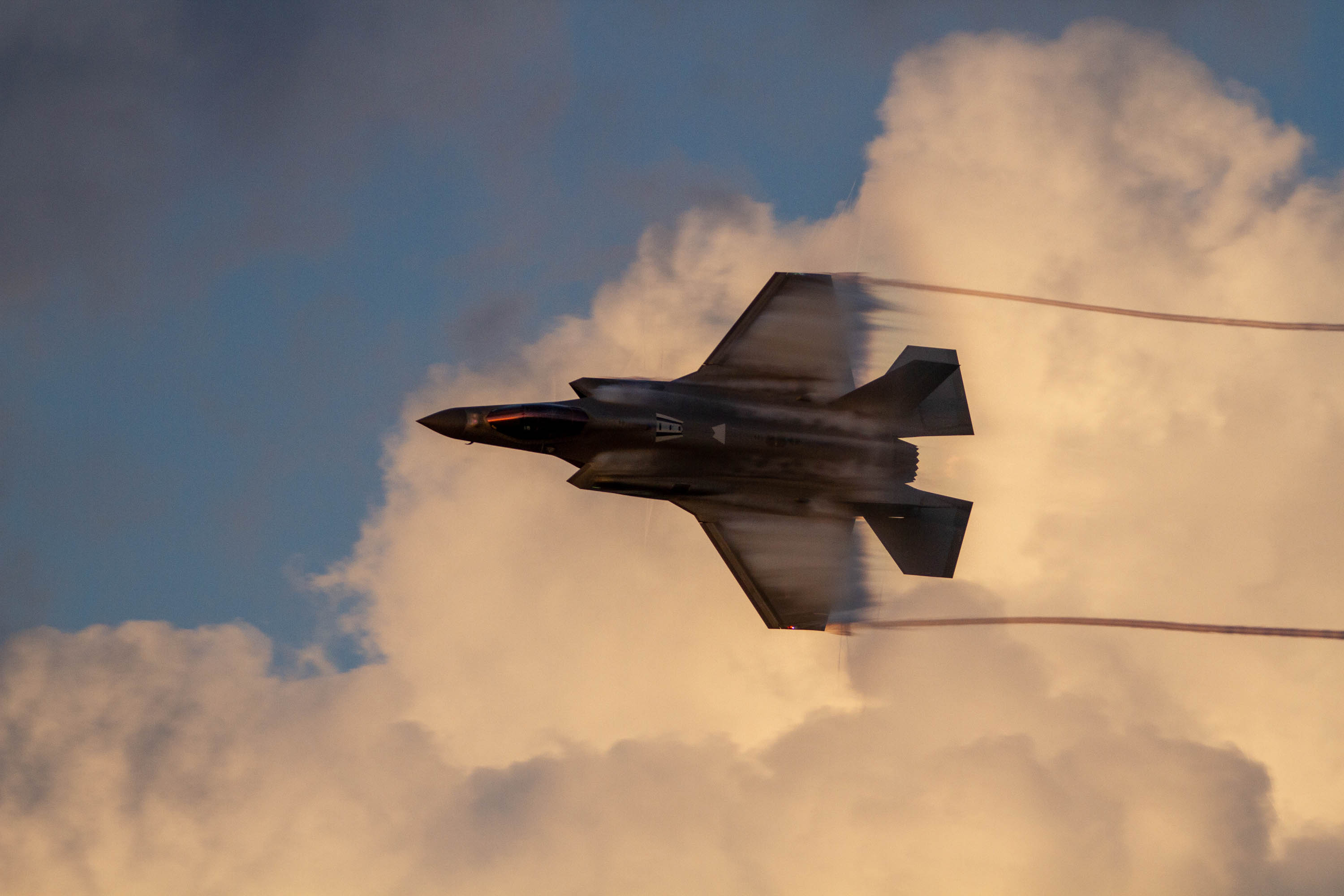 Blue Angels, F-35s, & more at Sun 'n Fun Fly-in