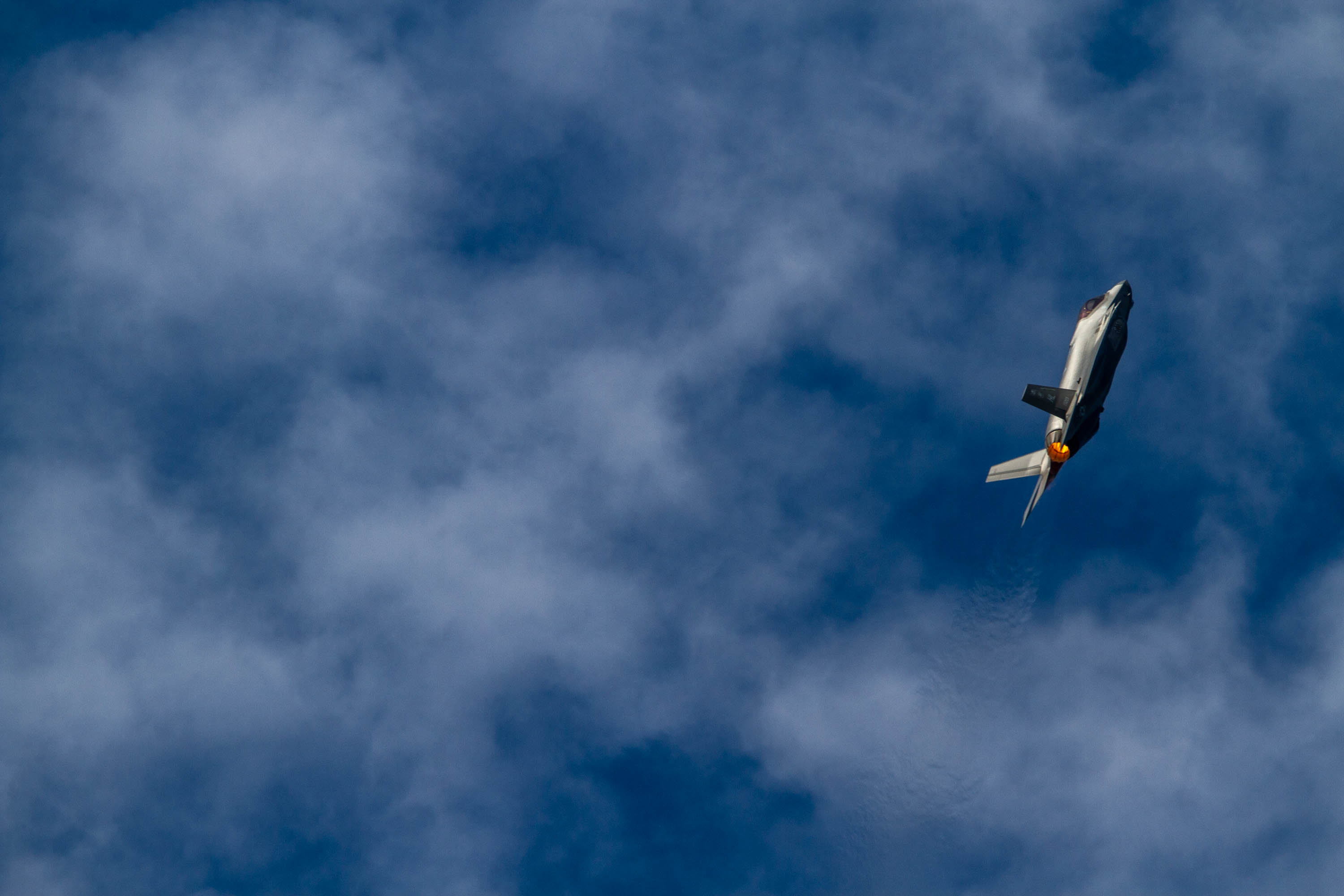 Blue Angels, F-35s, & more at Sun 'n Fun Fly-in
