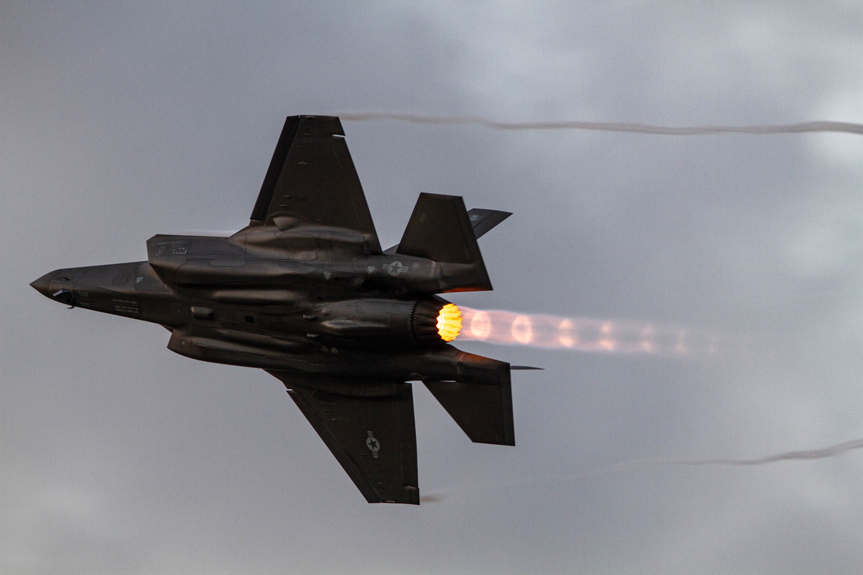 Blue Angels, F-35s, & more at Sun 'n Fun Fly-in